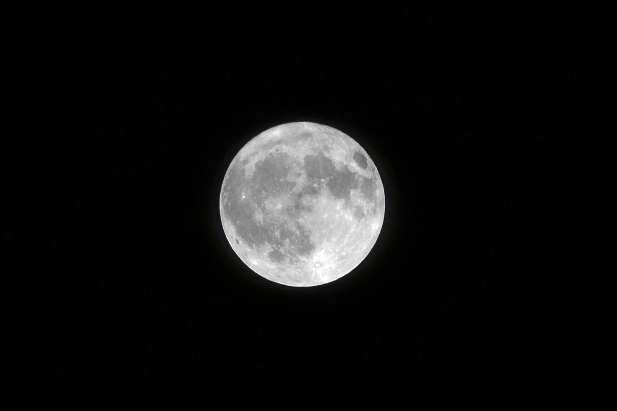 Bulan Bukan Sumber Cahaya, Begini Cara Permukaannya Memantulkan Sinar ...