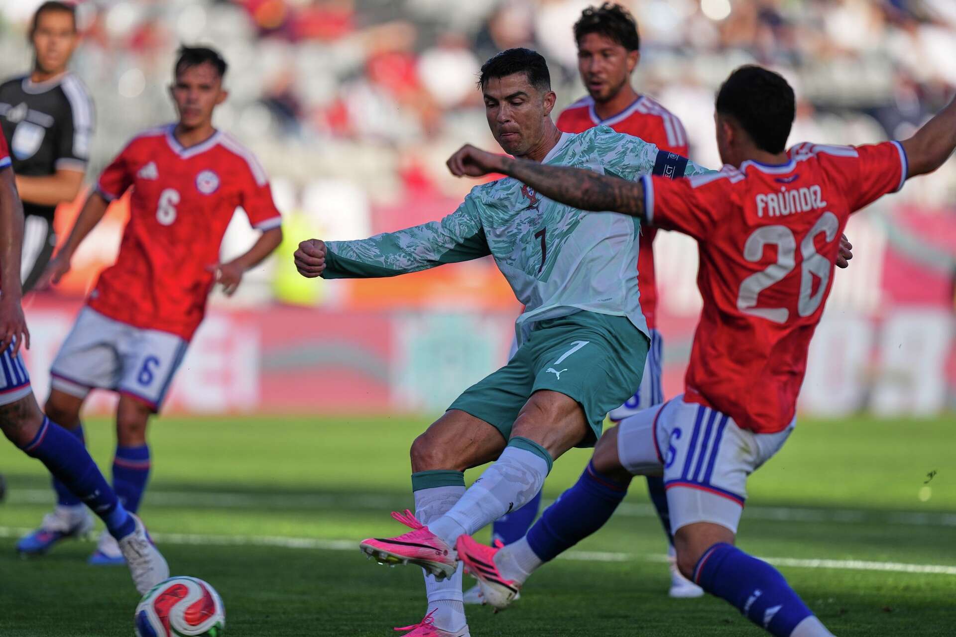 Portugal Menang Atas Chile, Kartu Merah Rafael Leao Mengubah Laga Jadi ...